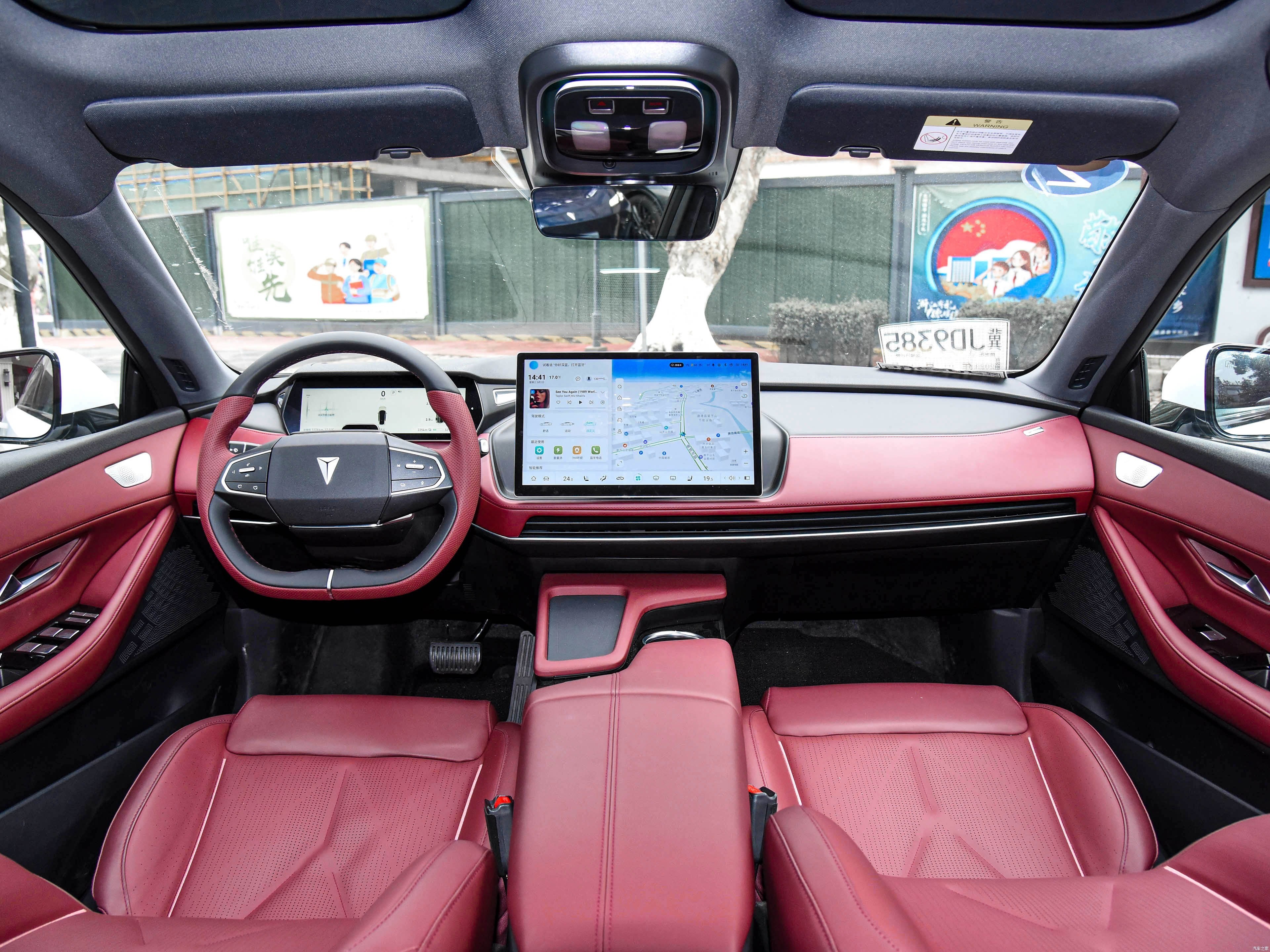 The Changan Deepal SL03 Hybrid Electric Sports Car 1.5L Engine 1200km Range 5 Seater