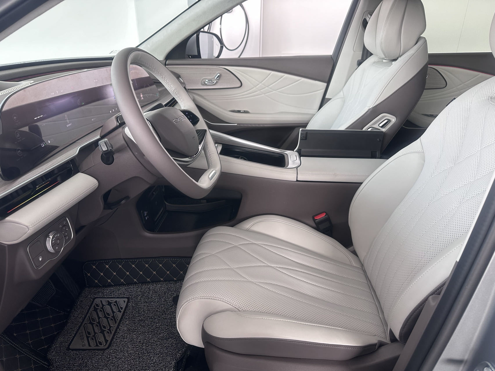 2024 Yaoguang CDM Domestic SUV Mini Electric Tricycles with Hybrid Fuel ...